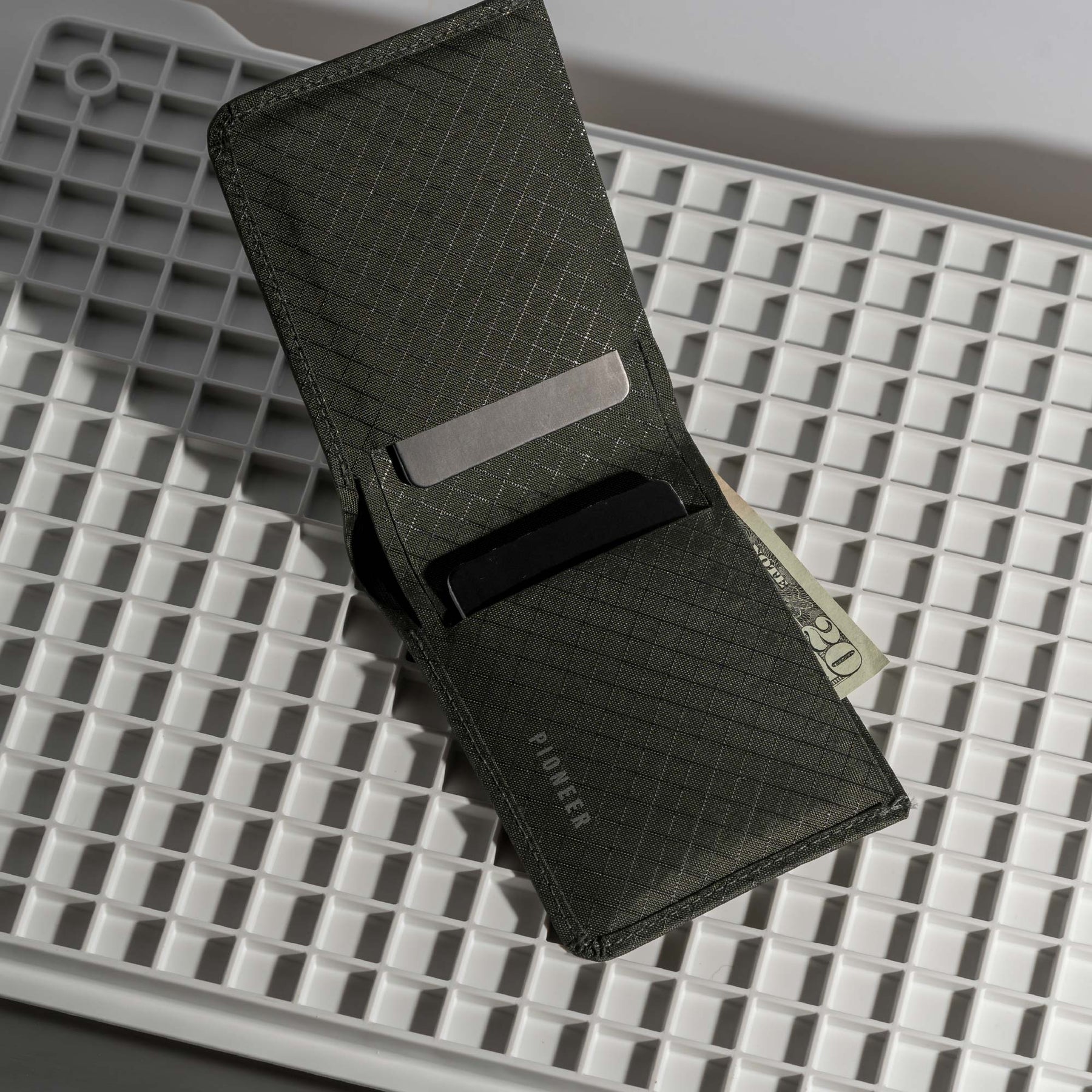 The Flyfold Billfold Wallet | Pioneer Carry – PIONEER