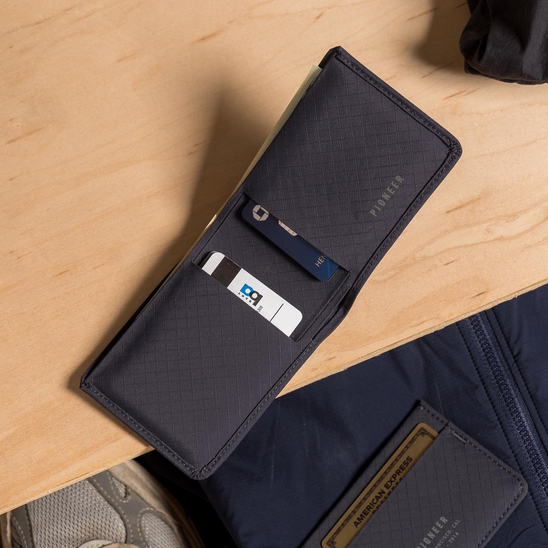 The Flyfold Billfold Wallet | Pioneer Carry – PIONEER